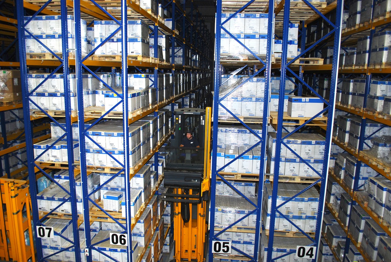 Stocking, distribution and customs services | RKL