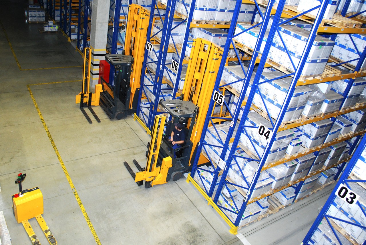 Stocking, distribution and customs services | RKL