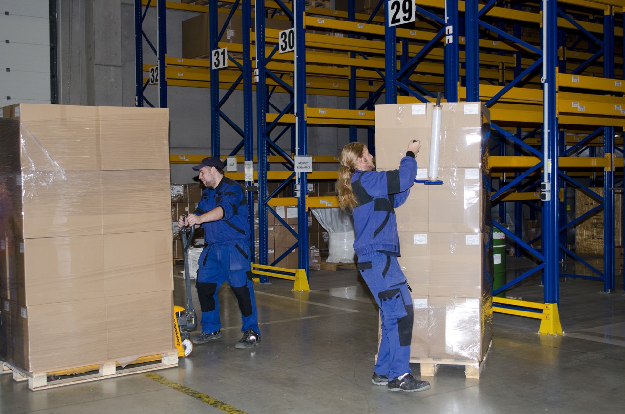 Stocking, distribution and customs services | RKL